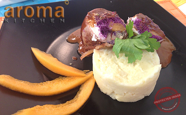 Veal involtini with Parma ham, melon and red cabbage, served with a ...