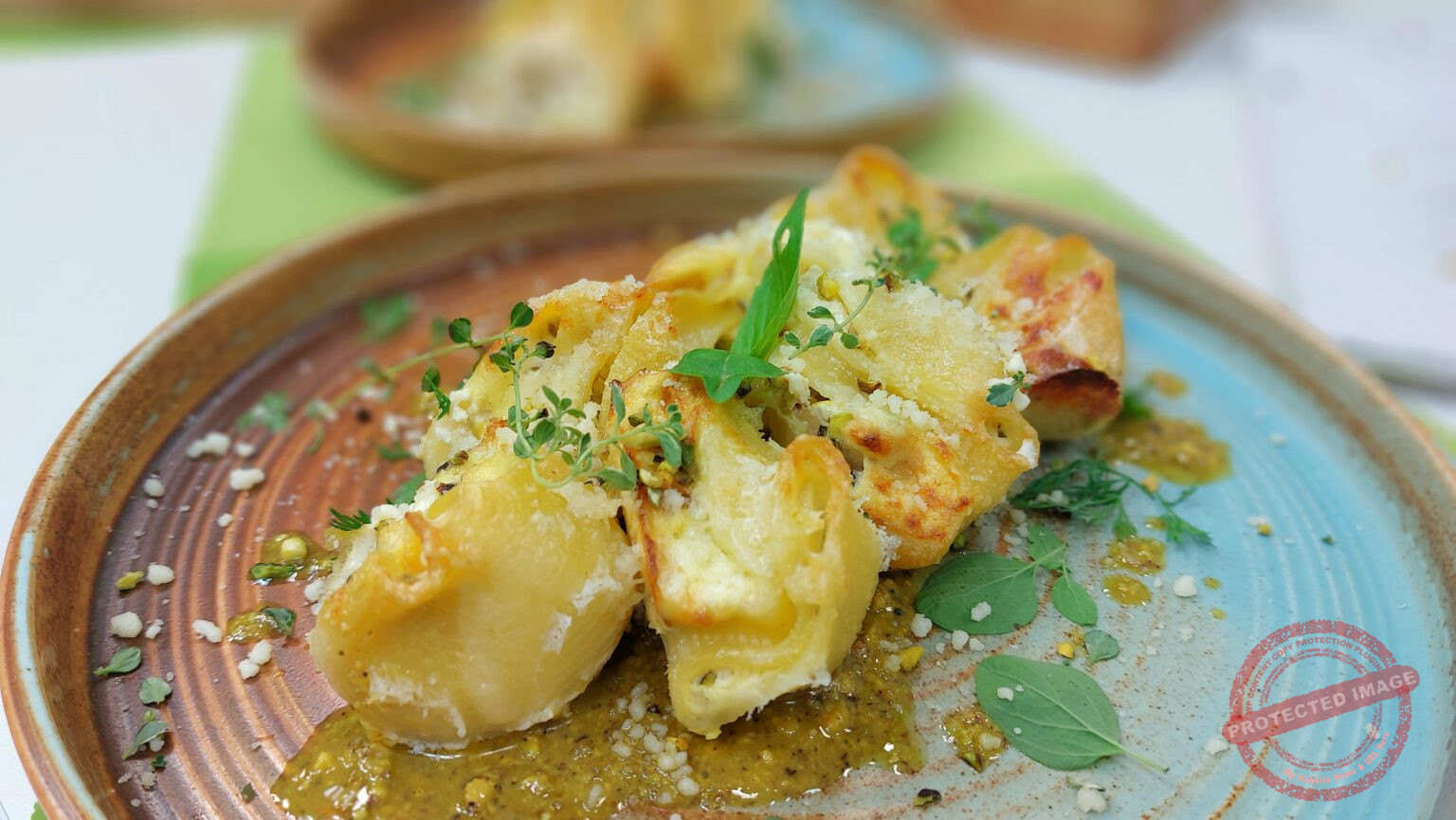 3 cheese stuffed pasta shells with pear and pistachios - Aceline